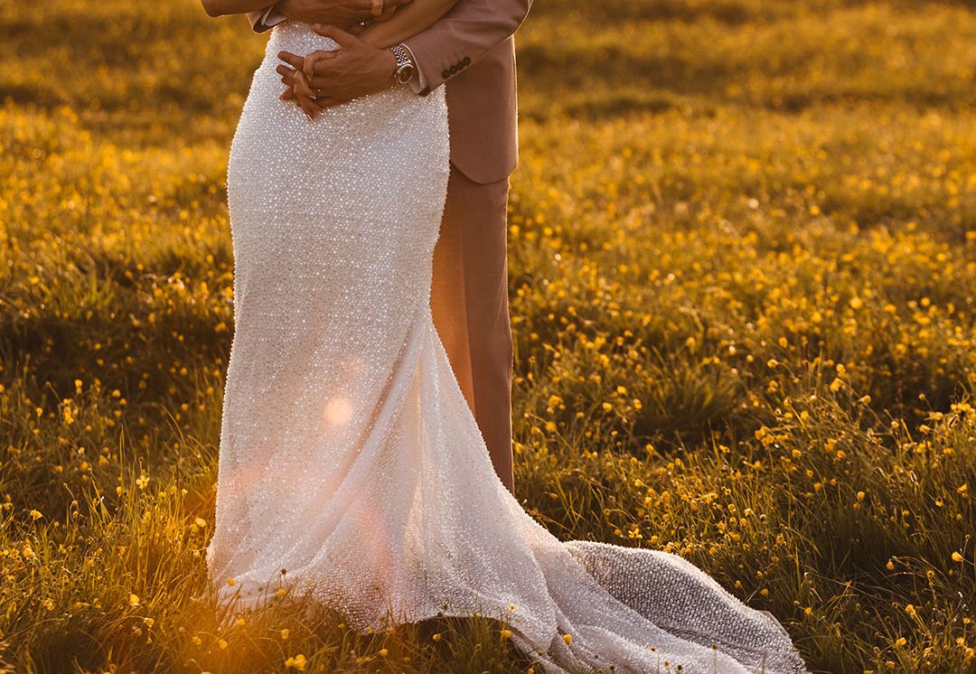 24 Golden Hour Wedding Photography Ideas & Inspiration