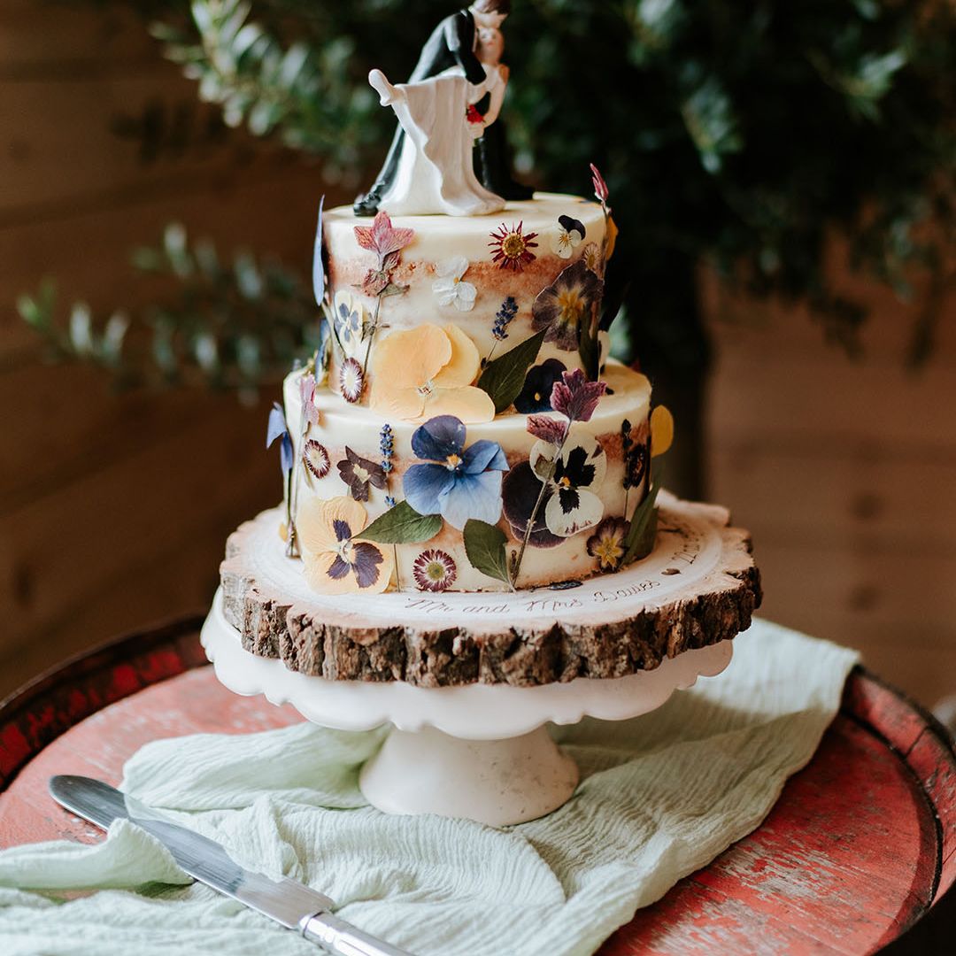 36 Dreamy Spring Wedding Cakes With Wildflowers & Seasonal Designs