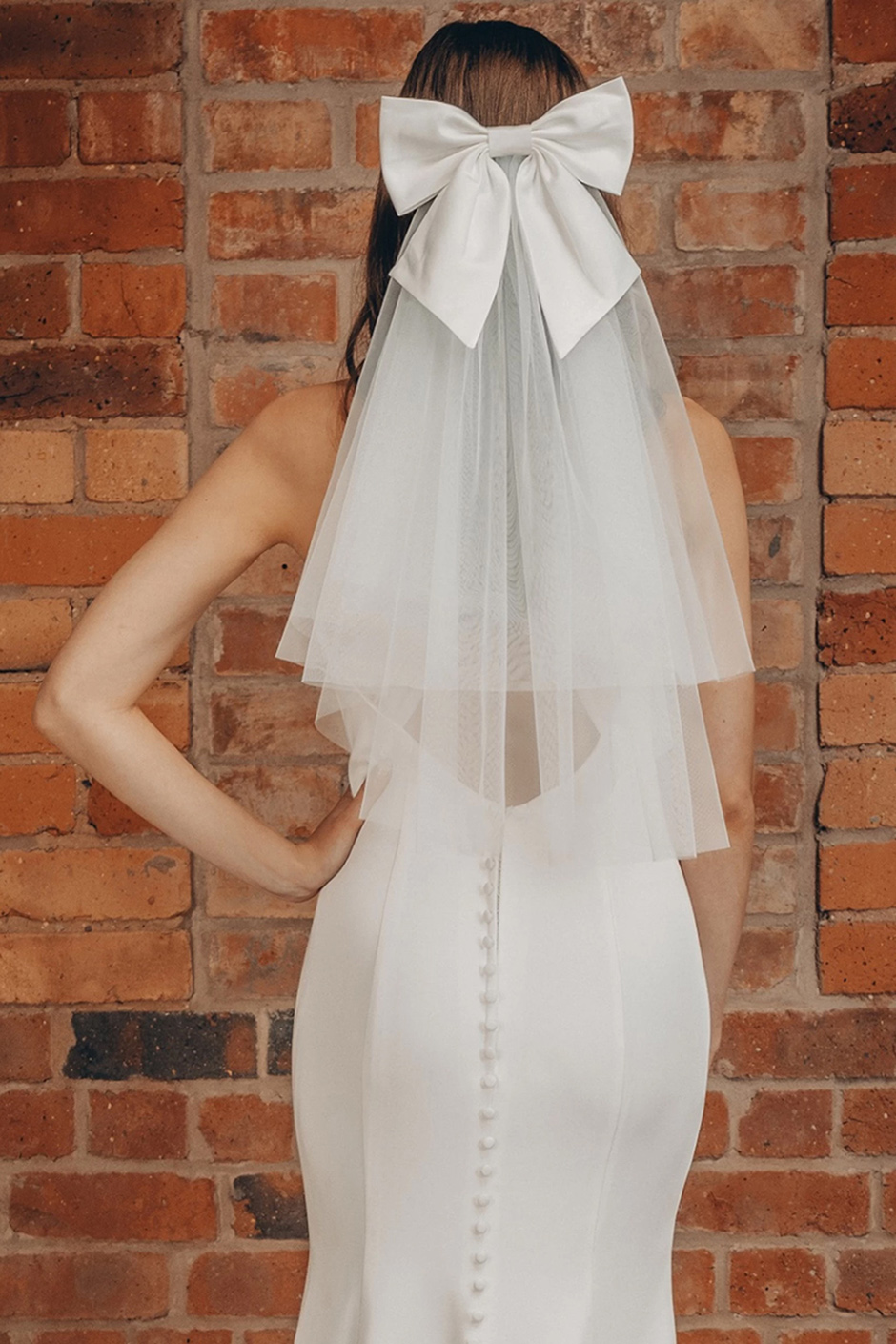20 Short Wedding Veil Ideas and Inspiration For The Chic and Timeless Bride