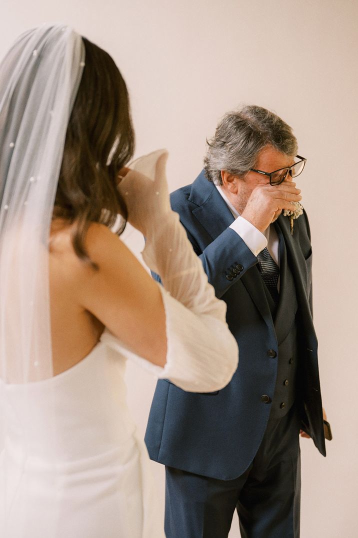 20 First Look Photographs Guide & Inspiration - Rock My Wedding